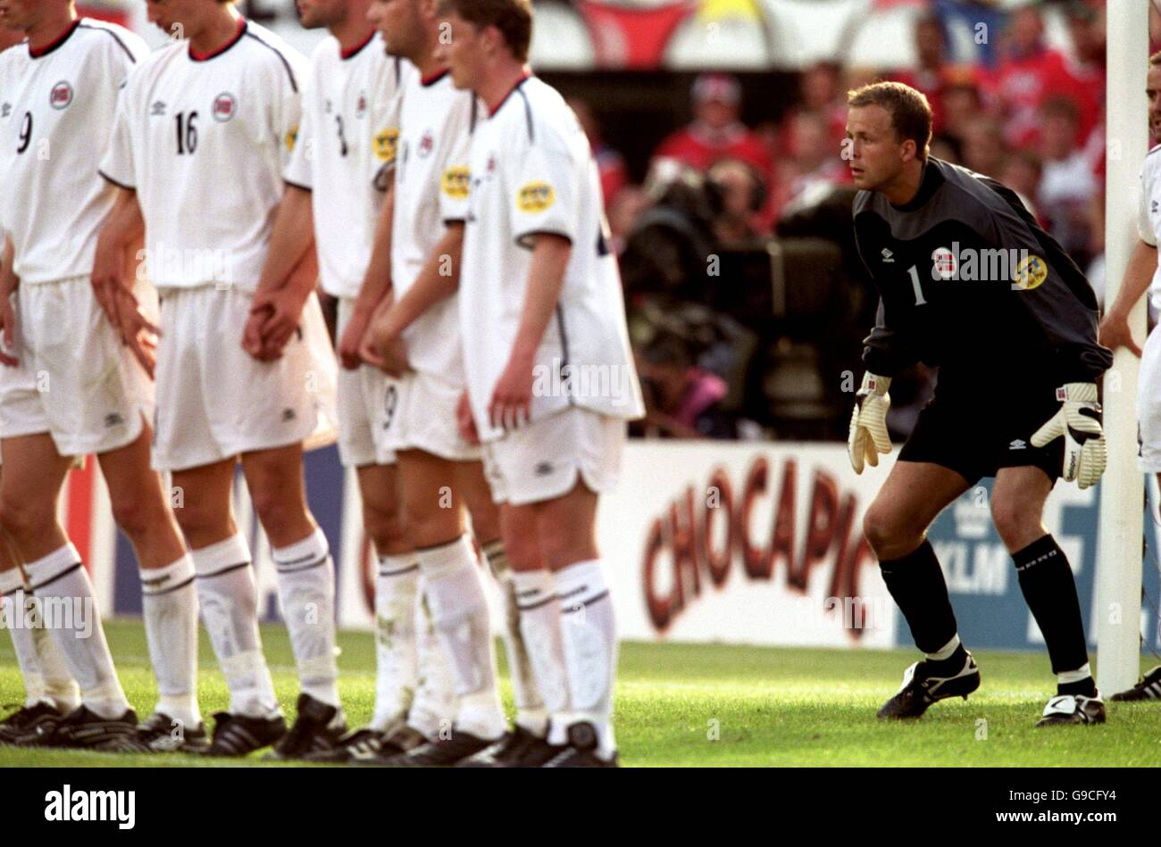 Norway goalkeeper Thomas Myhre waits for a Spanish free kick Stock ...