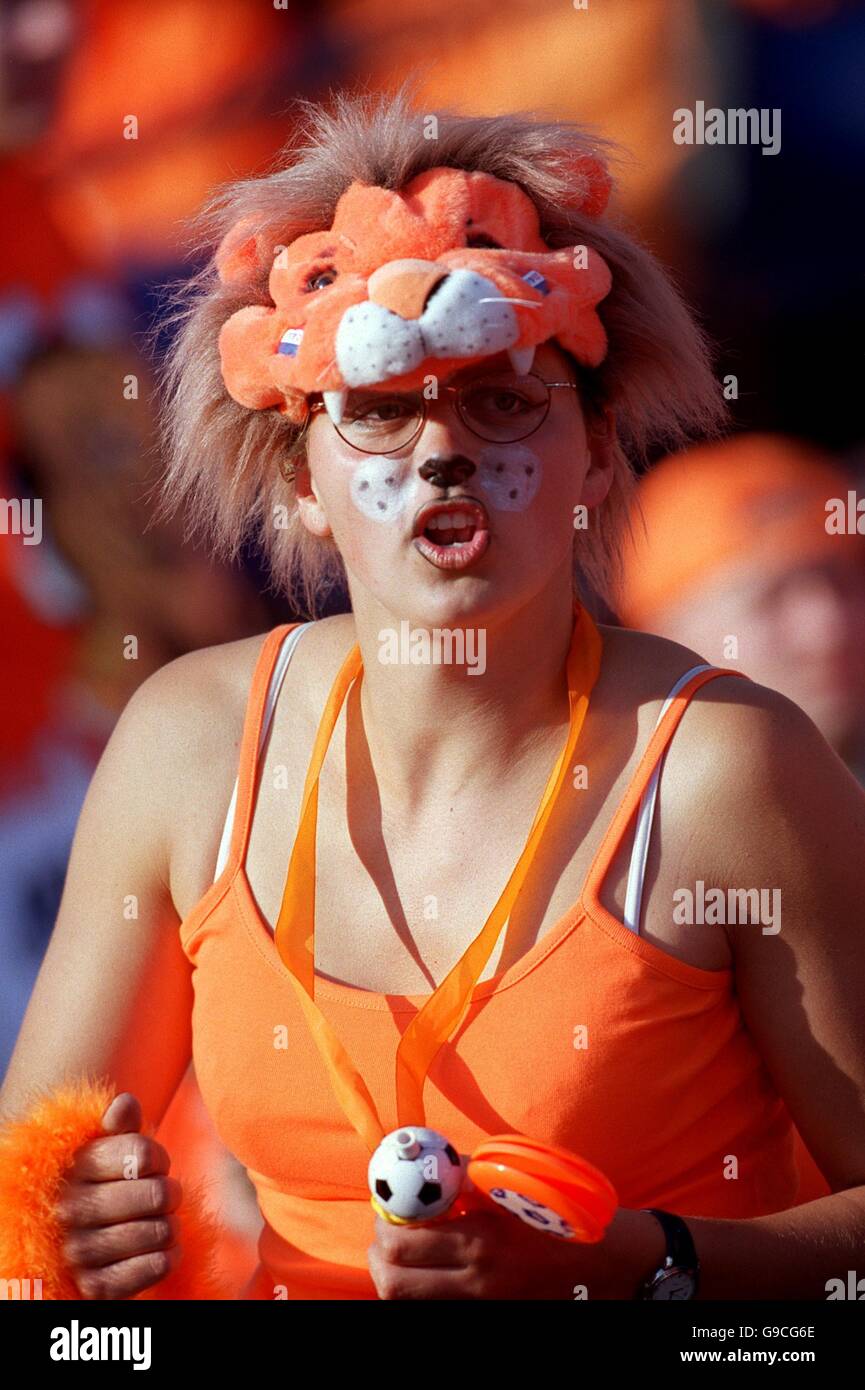 Hot Football Fans Paint