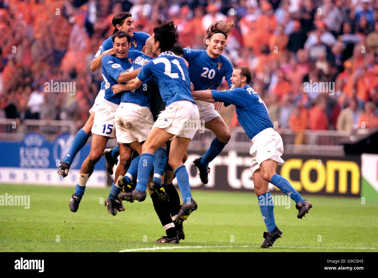 Soccer - Euro 2000 - Semi Final - Italy v Holland Stock Photo - Alamy