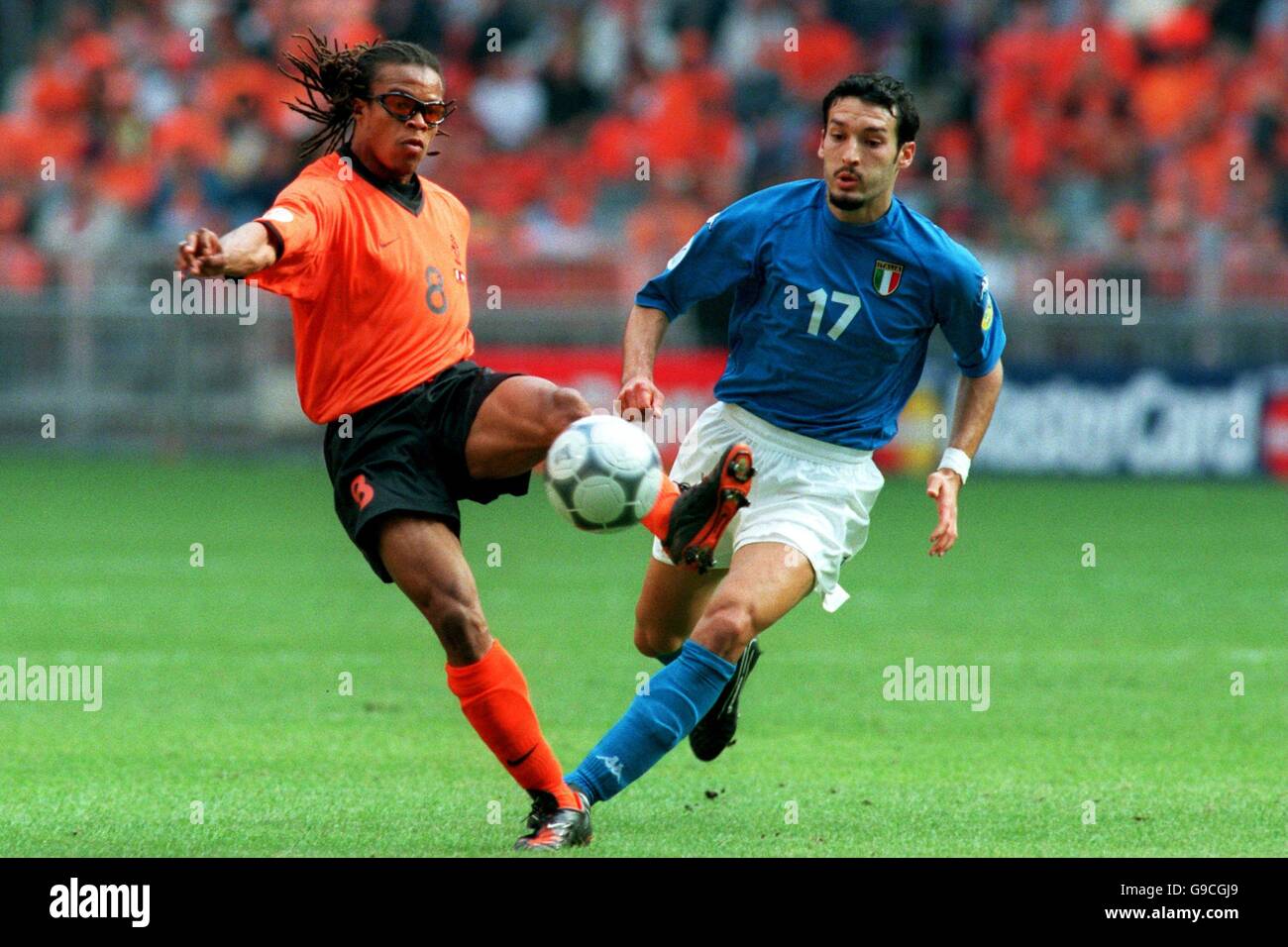 Edgar Davids of Holland (l) controls the ball ahead of Gianluca ...