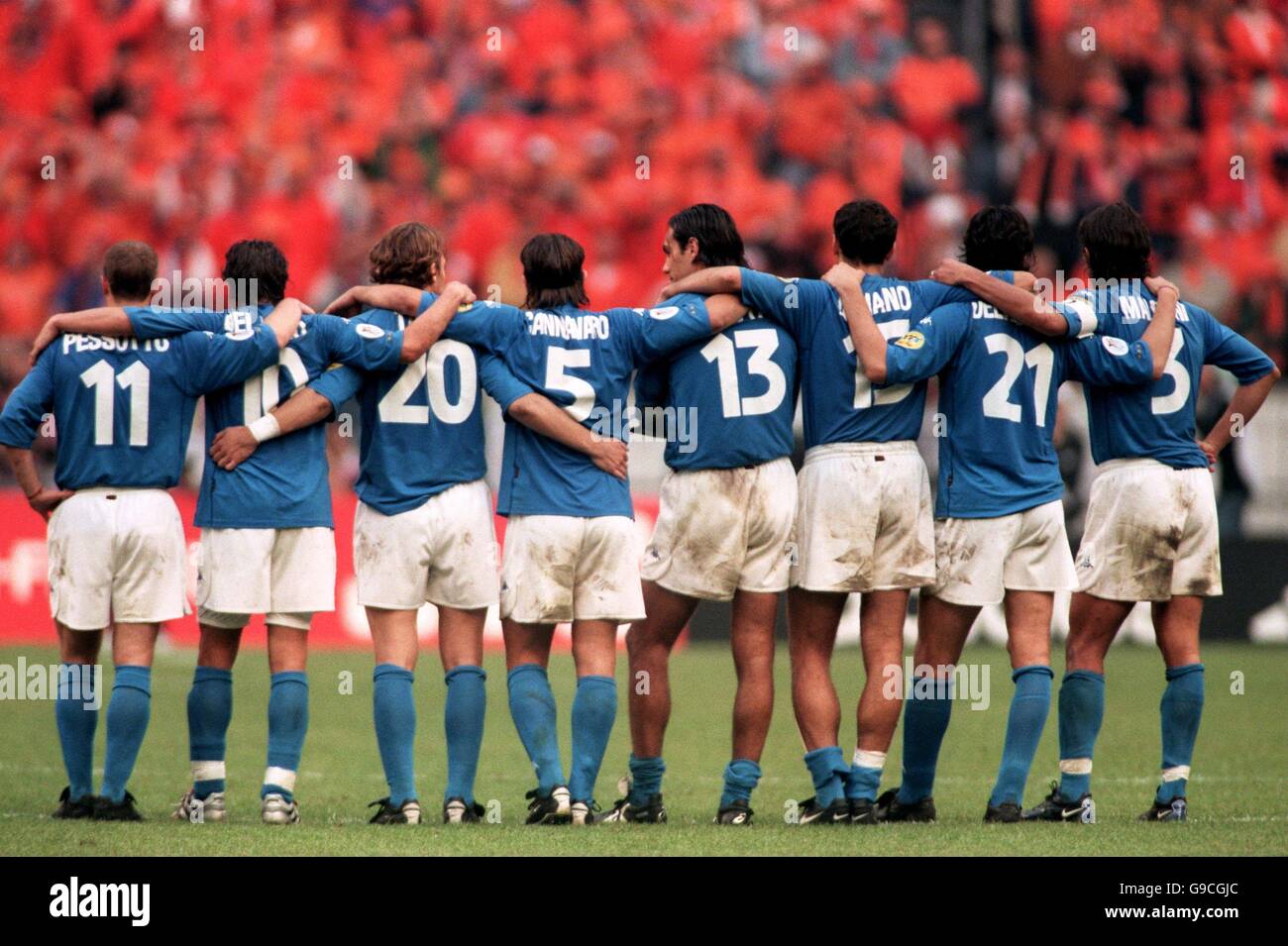 Soccer - Euro 2000 - Semi Final - Italy v Holland Stock Photo - Alamy