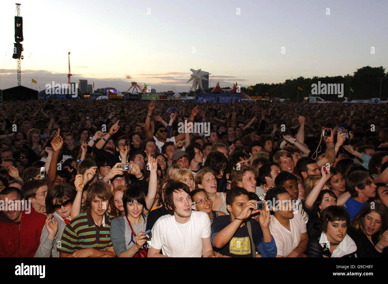 The crowd at the O2 Wireless Festival 2006, at Hyde Park, central ...