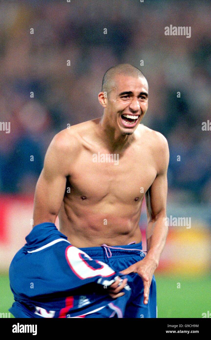 Trezeguet italy goal 2000 hi-res stock photography and images - Alamy