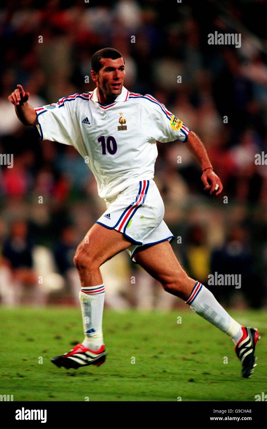 Soccer - Euro 2000 - Semi Final - France v Portugal. Zinedine Zidane ...