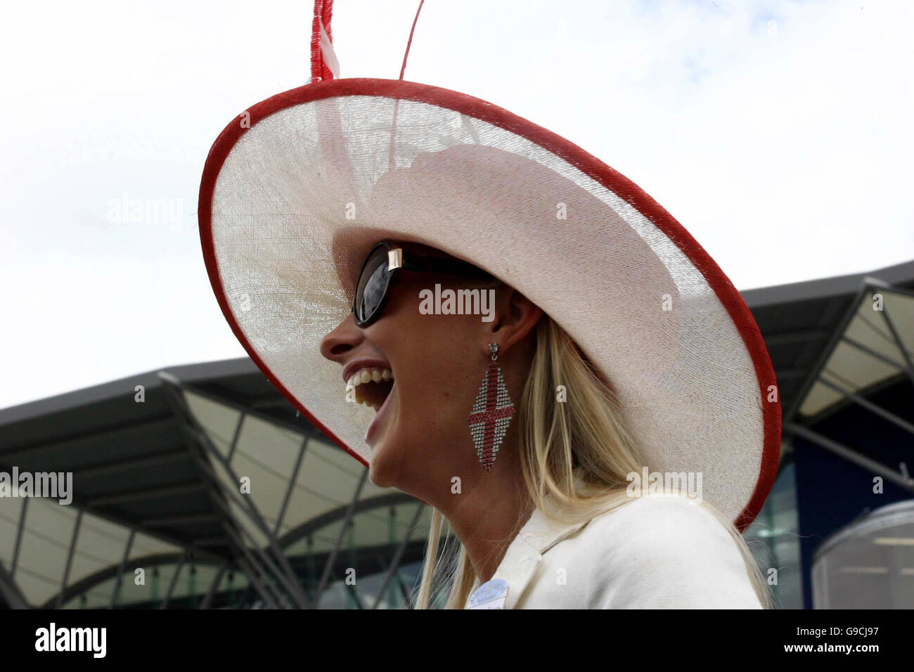 Race goer emma pilkington hi-res stock photography and images - Alamy