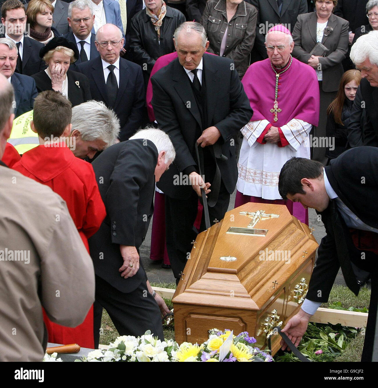 Monsignor denis fauls funeral hi-res stock photography and images - Alamy