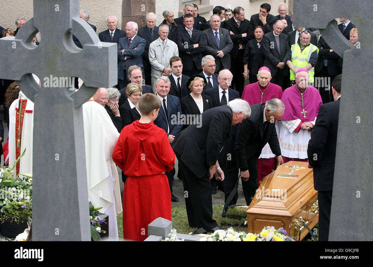 Co in funeral attended by bishop patrick walsh purple robe hi-res stock ...