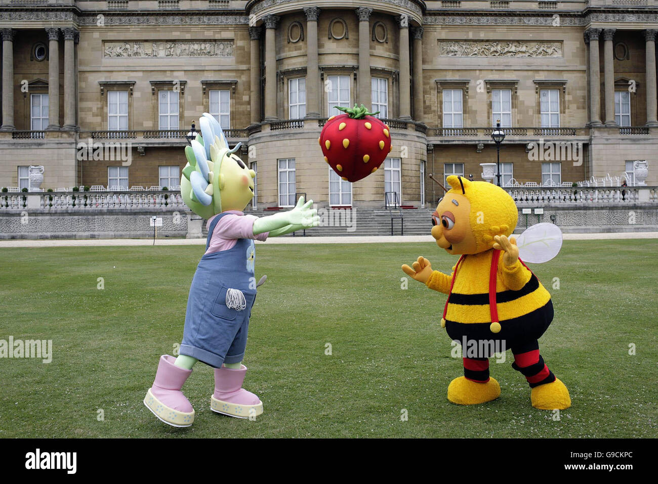 Fifi and Bumble (From children's TV program Fifi and the Flower Tots ...