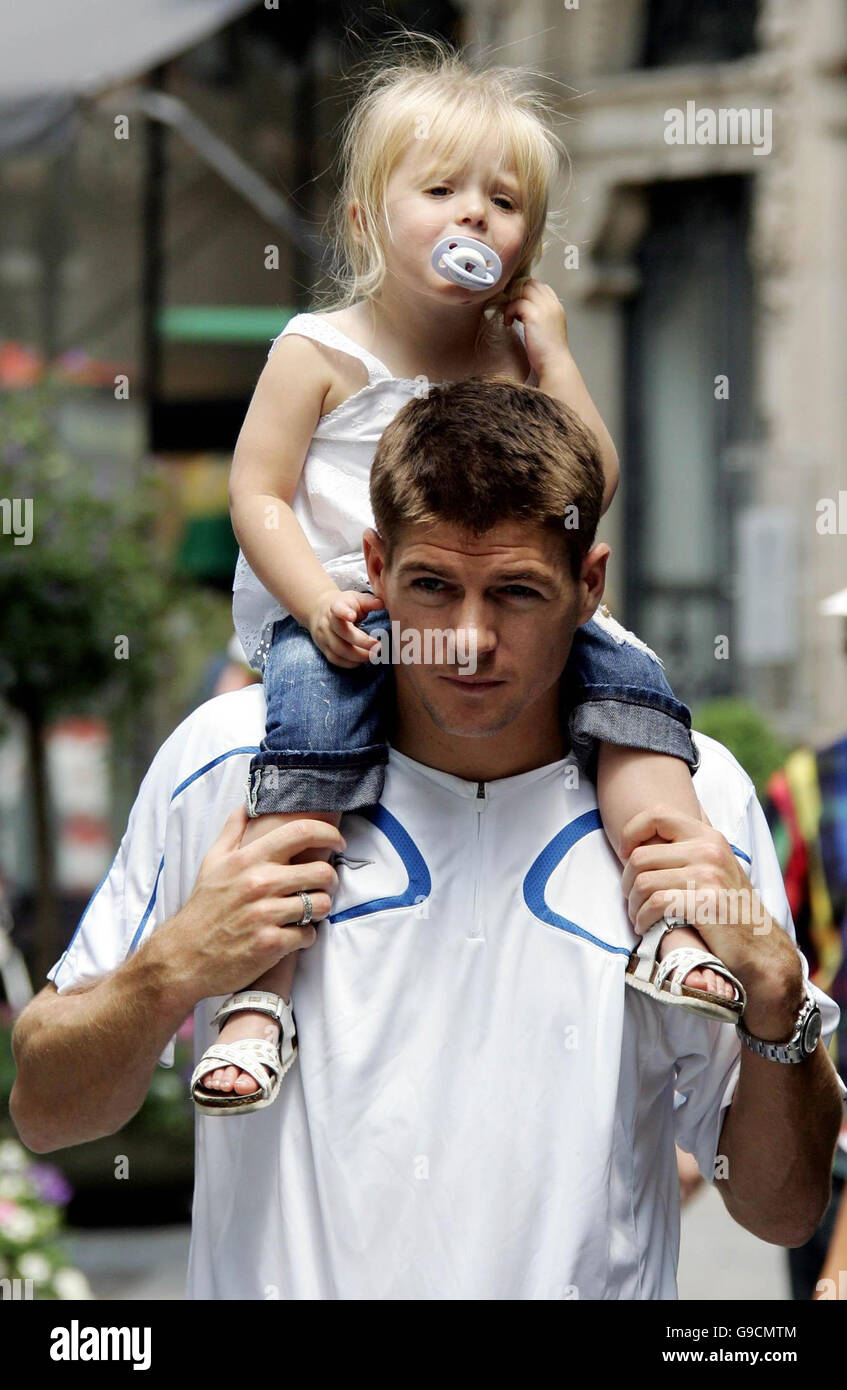 Fifa world cup germany 2006 gerrard and family hi-res stock photography ...