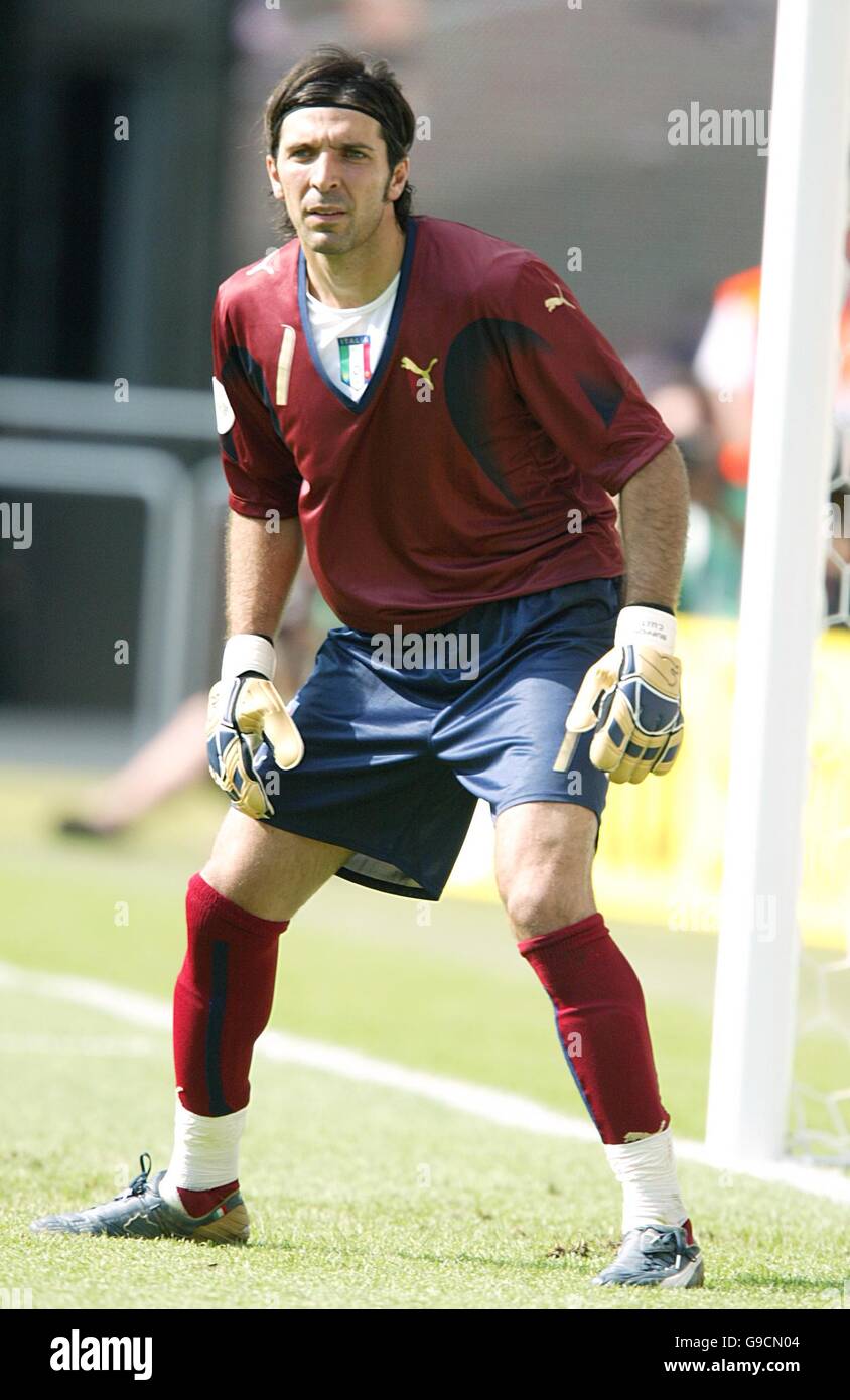 Gianluigi buffon 2006 italy hi-res stock photography and images - Alamy
