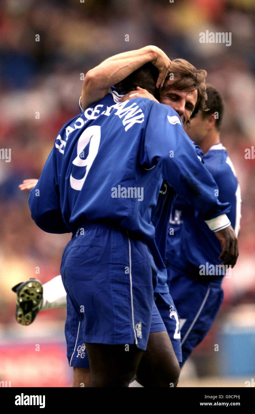 Celebration hug little and large football man utd hi-res stock ...