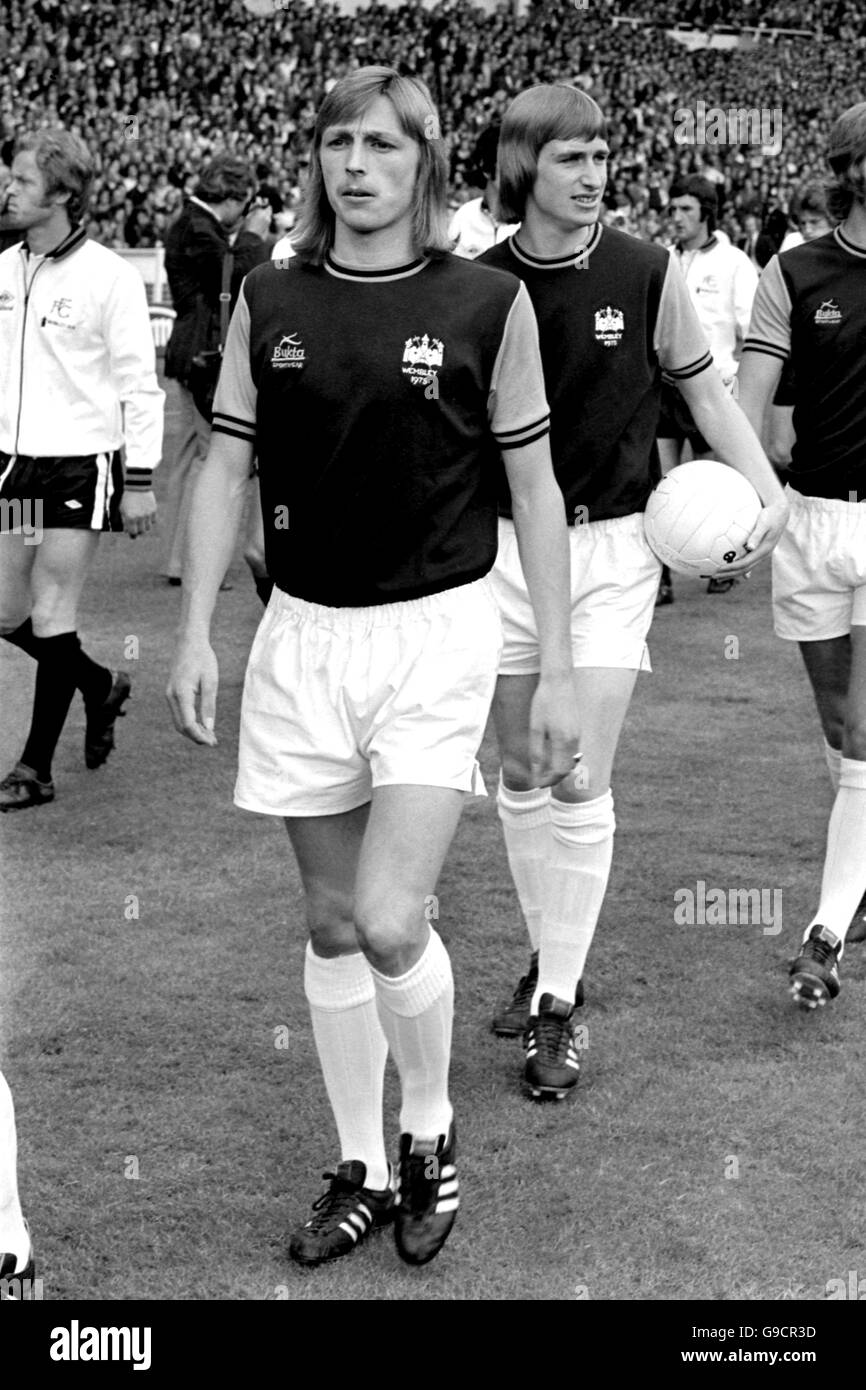 1975 fa cup Black and White Stock Photos & Images - Alamy