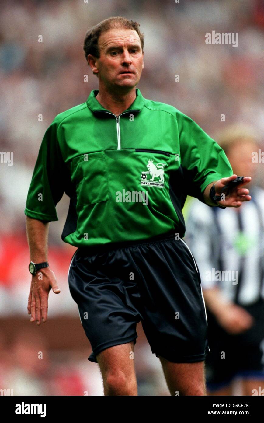 Referee steve lodge hi-res stock photography and images - Alamy