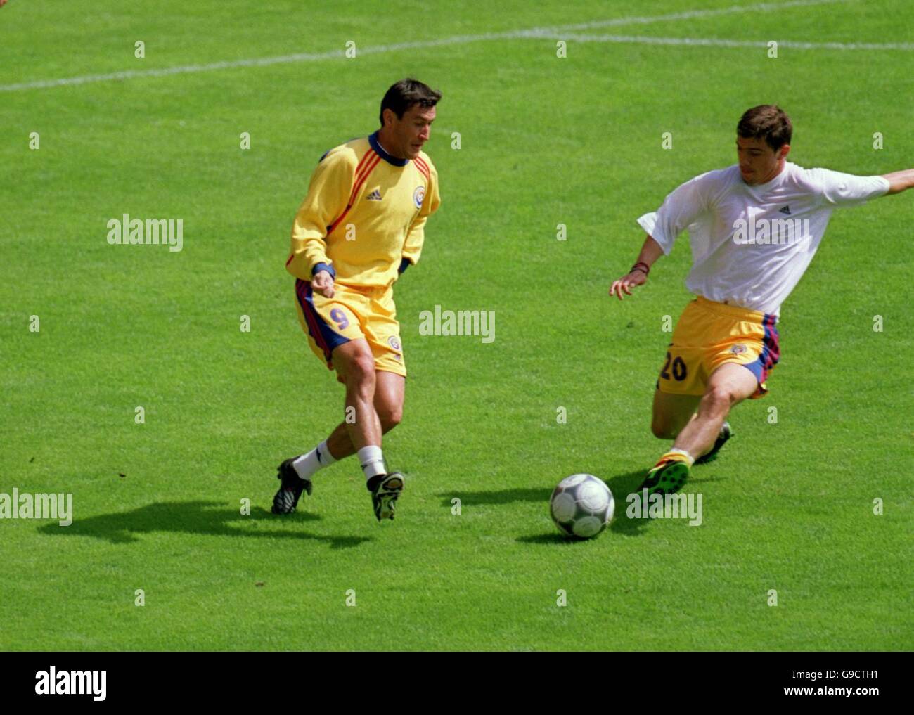 Soccer euro 2000 group a romania training hi-res stock photography and ...