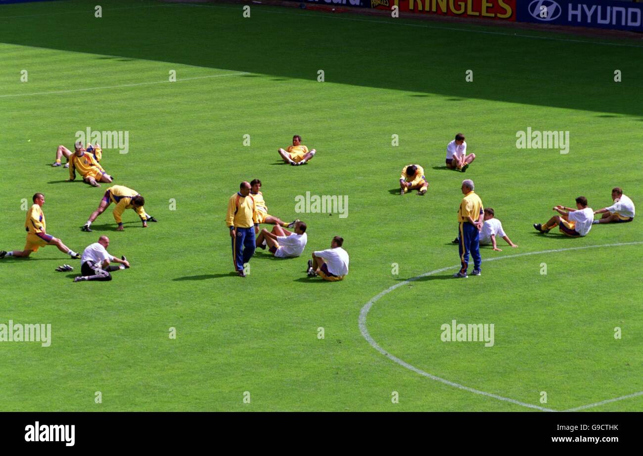 Soccer - Euro 2000 - Group A - Romania Training Stock Photo - Alamy