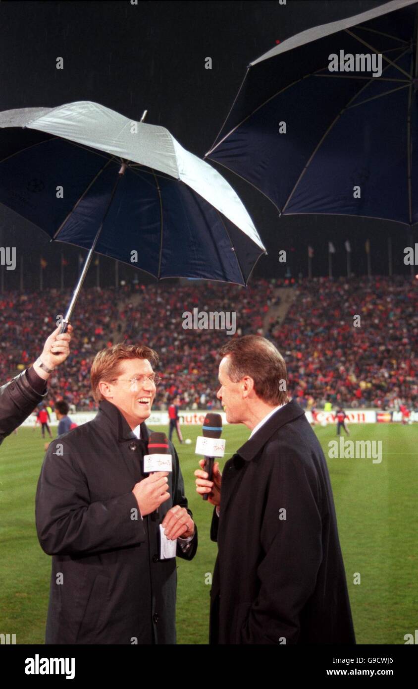 Pitchside interview hi-res stock photography and images - Alamy