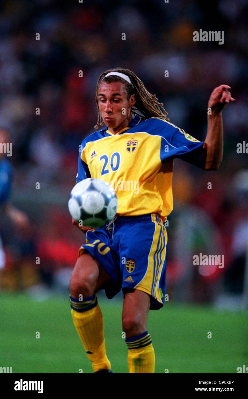 Soccer - Euro 2000 - Group B - Italy v Sweden Stock Photo - Alamy
