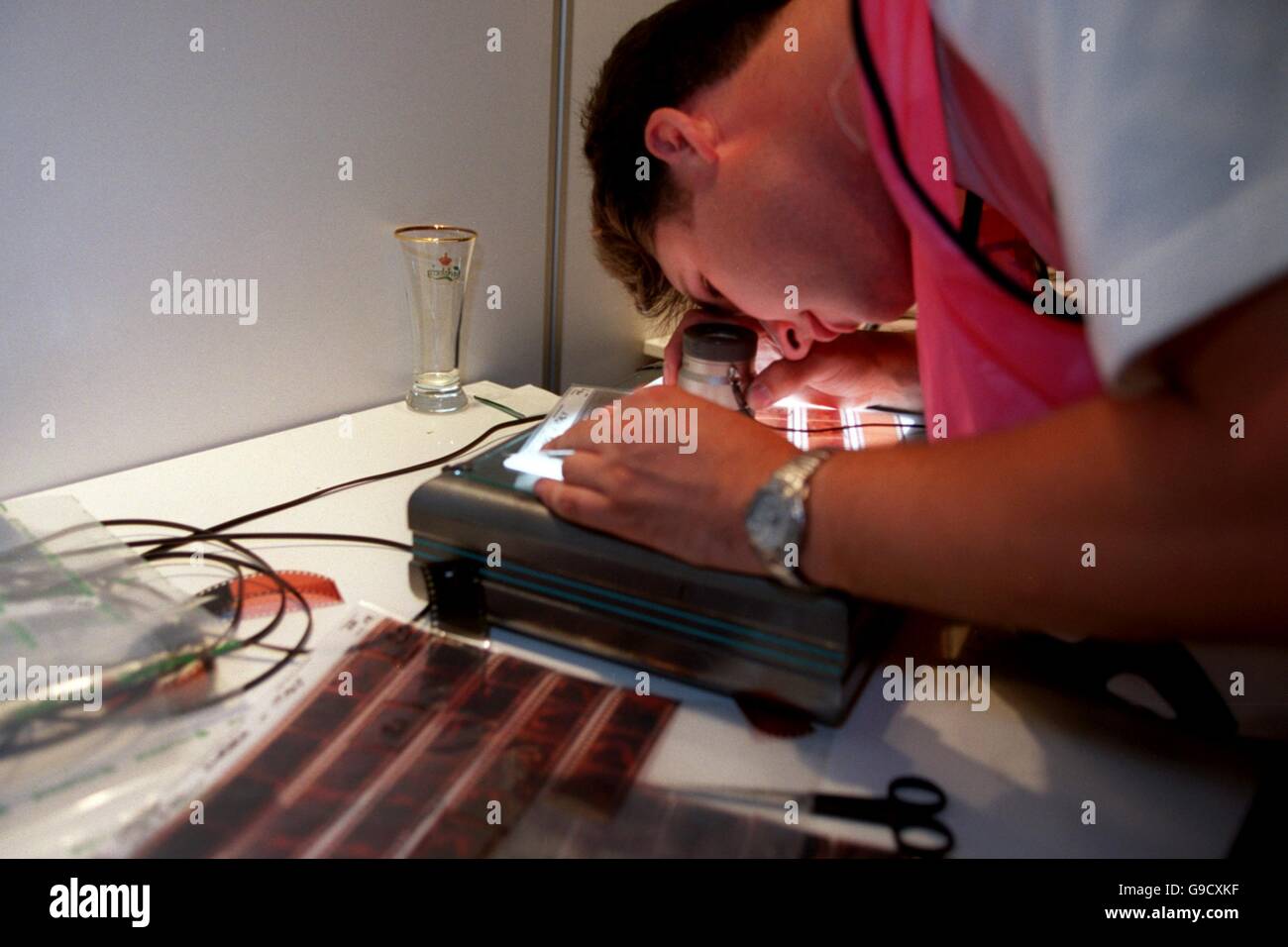 Soccer - Euro 2000 - Group A - England v Romania Stock Photo - Alamy