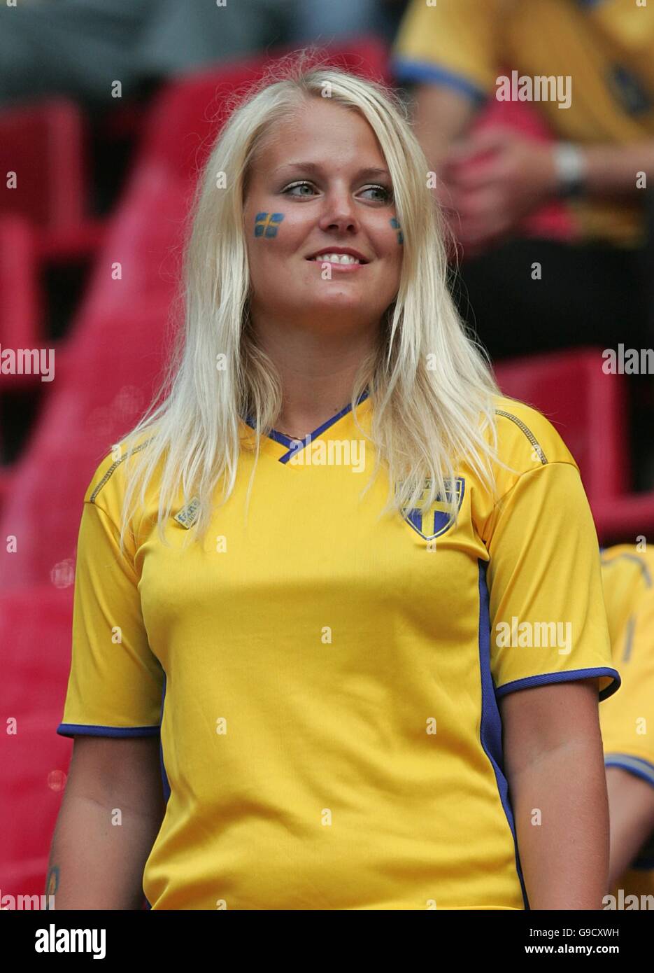 England soccer fan female hi-res stock photography and images - Alamy