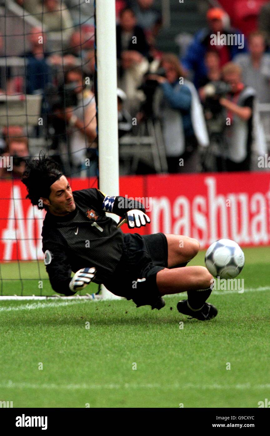 Soccer - Euro 2000 - Quarter Final - Turkey v Portugal Stock Photo - Alamy