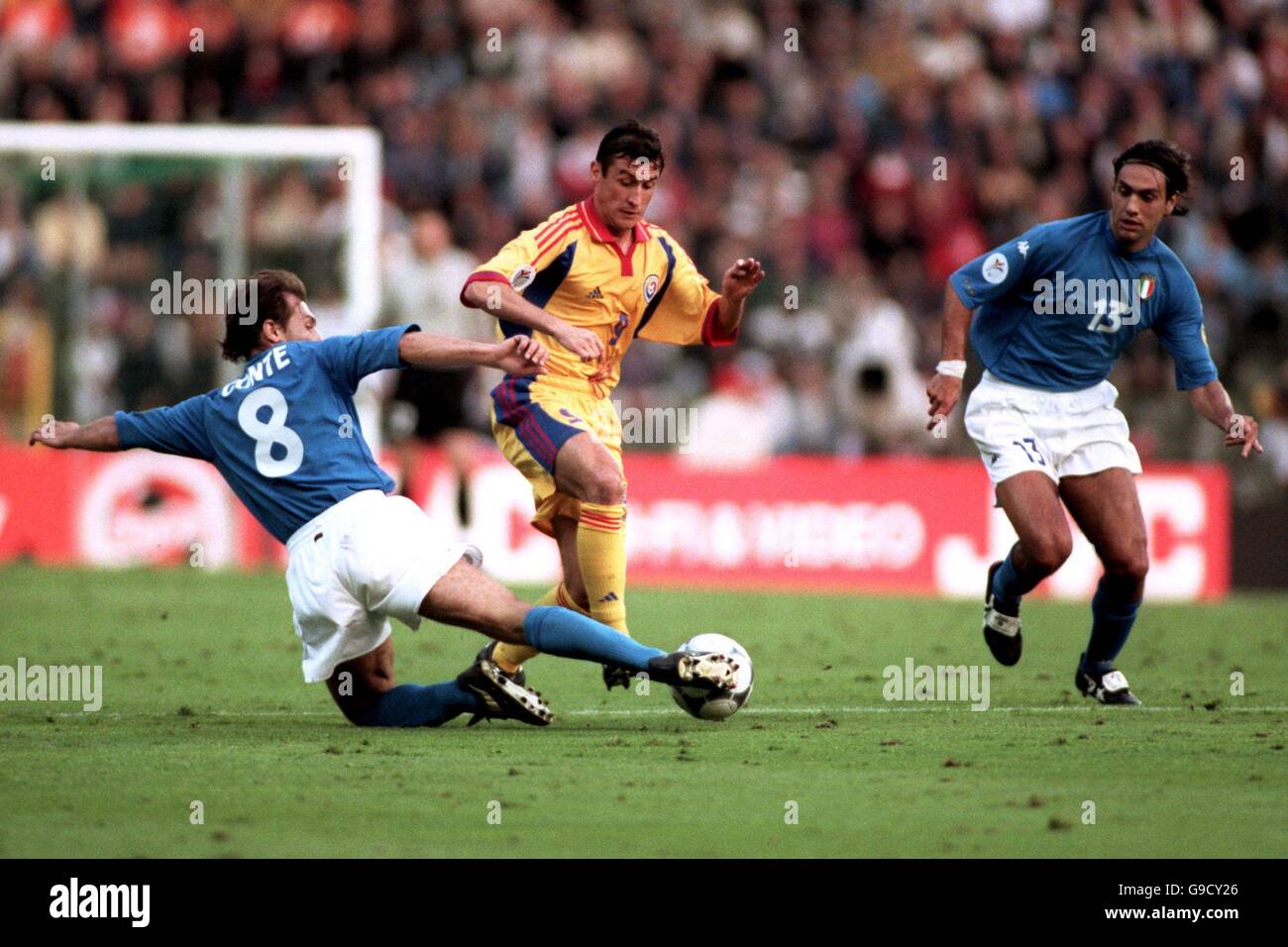 Soccer - Euro 2000 - Quarter Final - Italy v Romania Stock Photo - Alamy