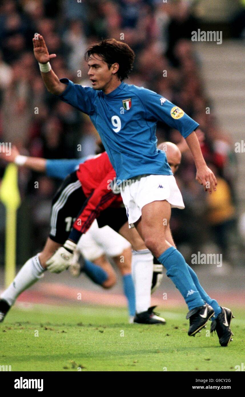 Soccer euro 2000 quarter final italy v romania hi-res stock photography ...