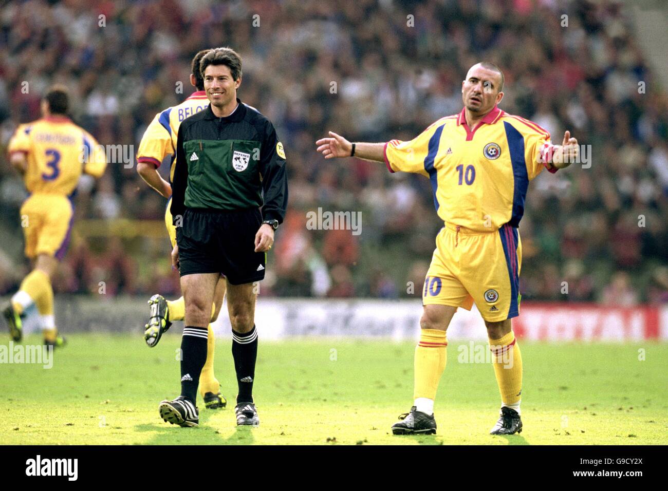 Soccer - Euro 2000 - Quarter Final - Italy v Romania Stock Photo - Alamy