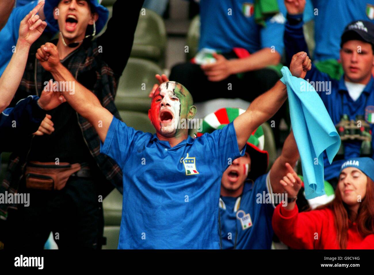 Soccer - Euro 2000 - Quarter Final - Italy v Romania Stock Photo - Alamy