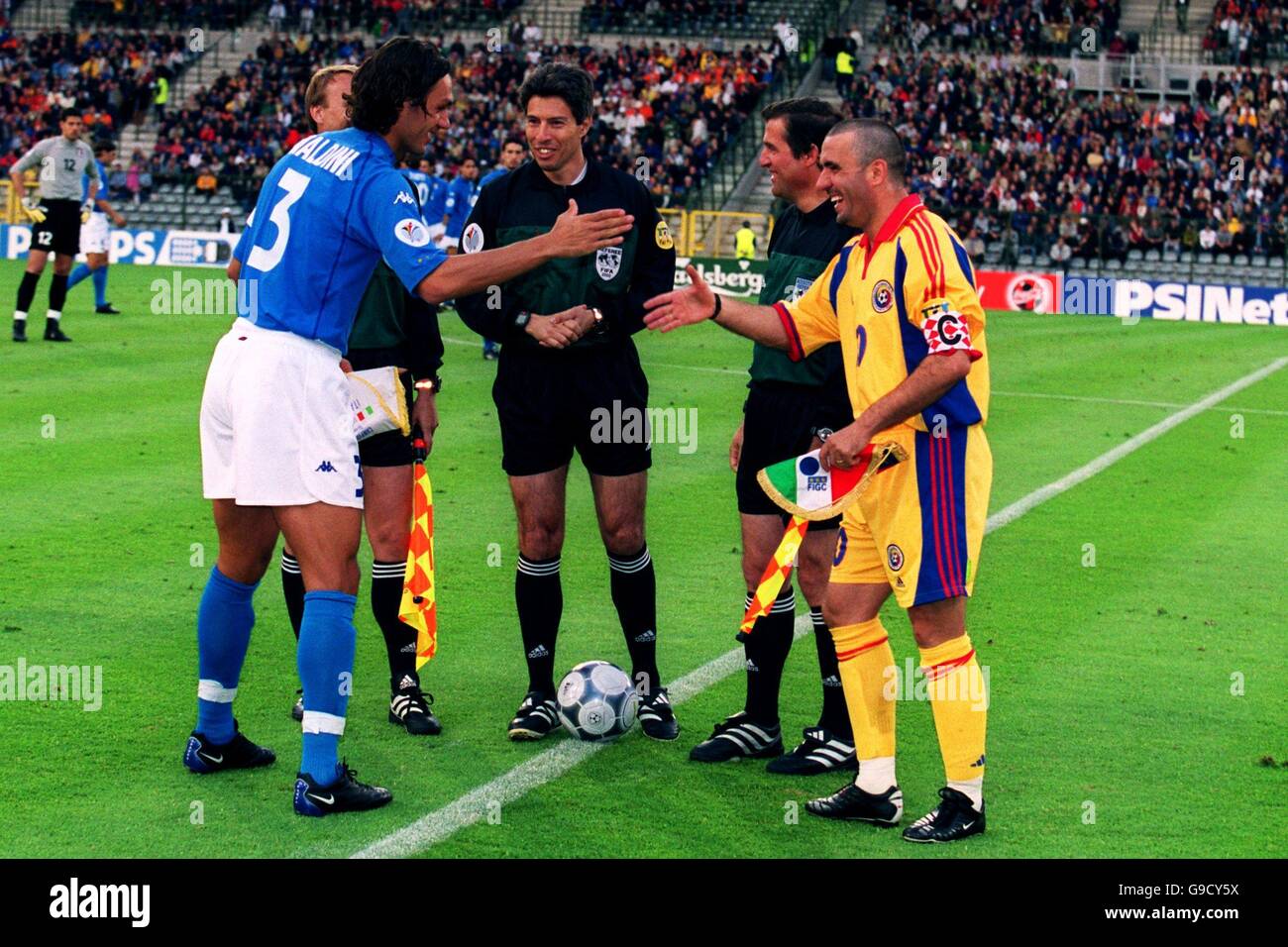 Soccer Euro 2000 Quarter Final Italy V Romania Stock Photo Alamy
