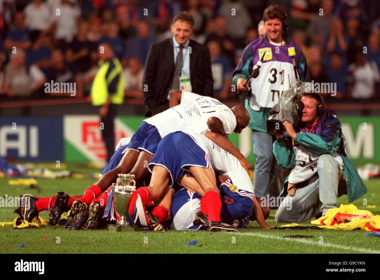 Euro 2000 trophy hi-res stock photography and images - Alamy