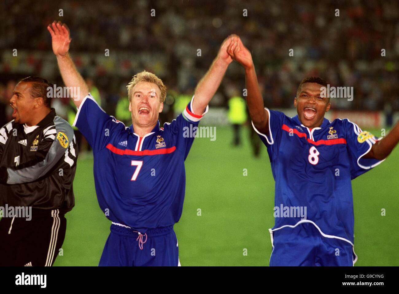 Italy celebrate 2000 euro hi-res stock photography and images - Alamy