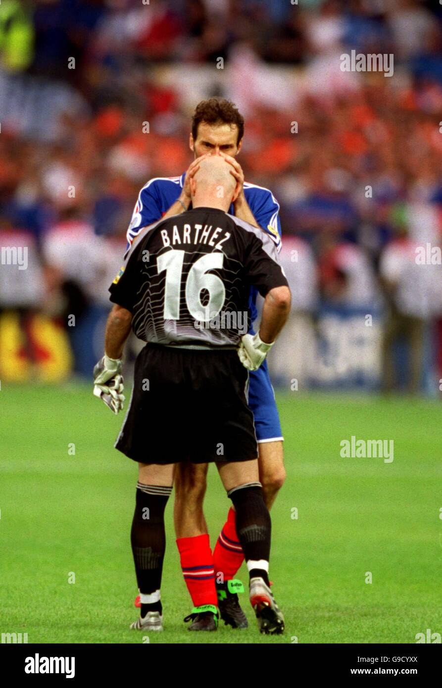 Kissing good luck ritual traditional smacker football hi-res stock photography and images - Alamy