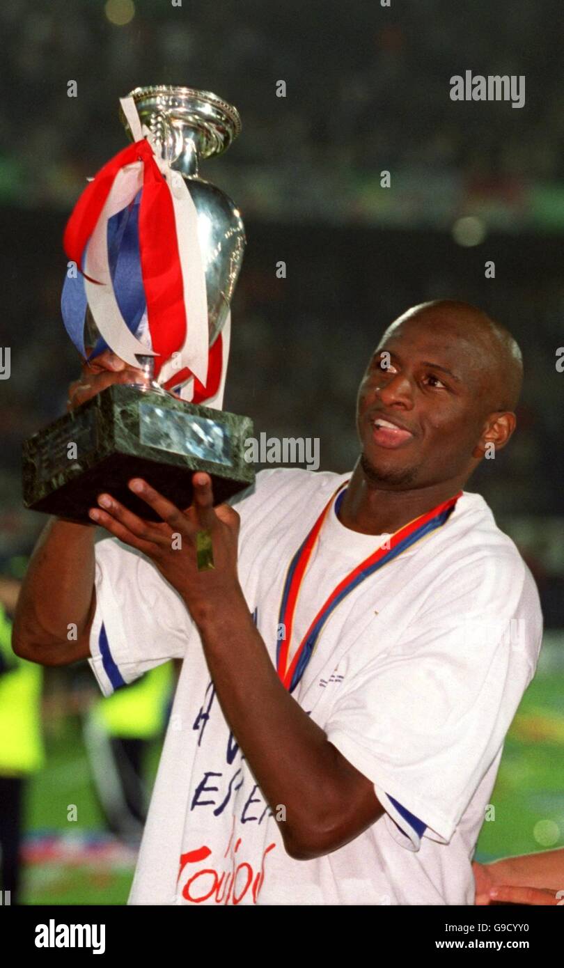 Celebration cup trophy ribbons football euro2008finals euro2008preview ...