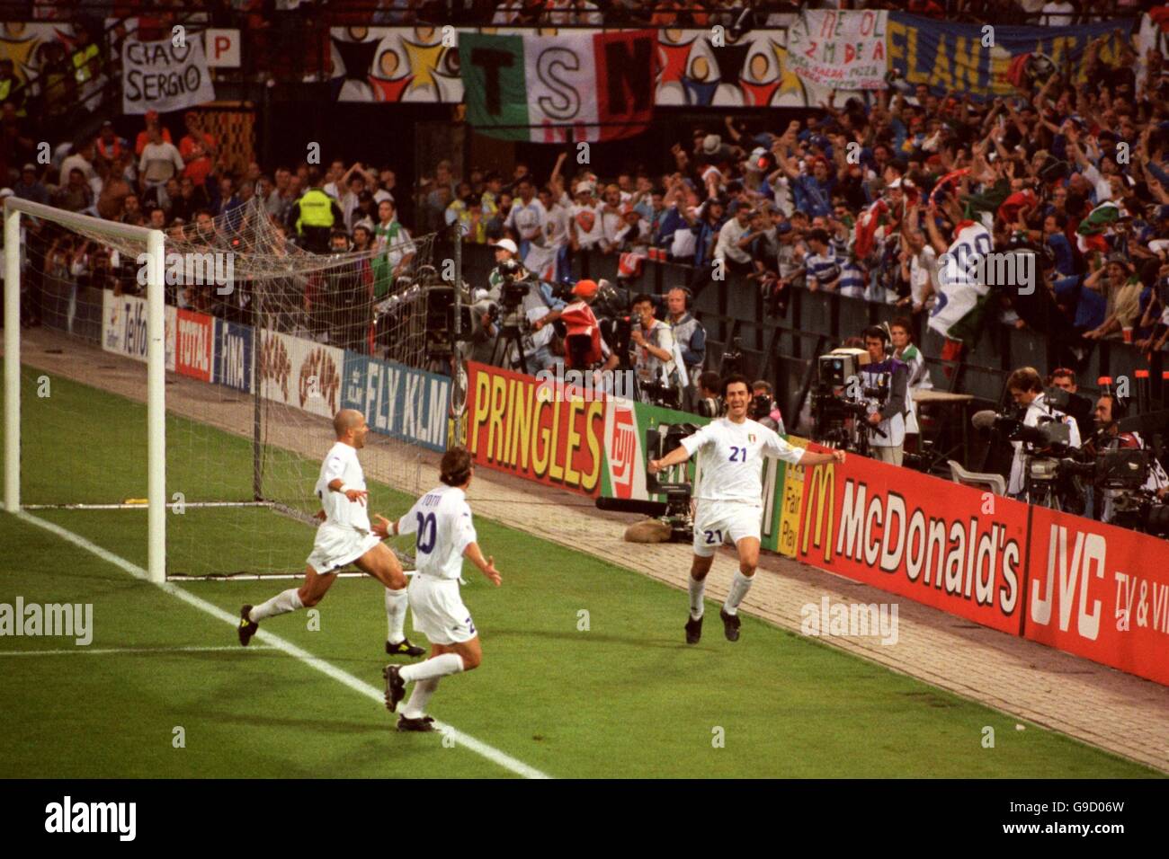 Soccer euro 2000 final france hi-res stock photography and images - Alamy