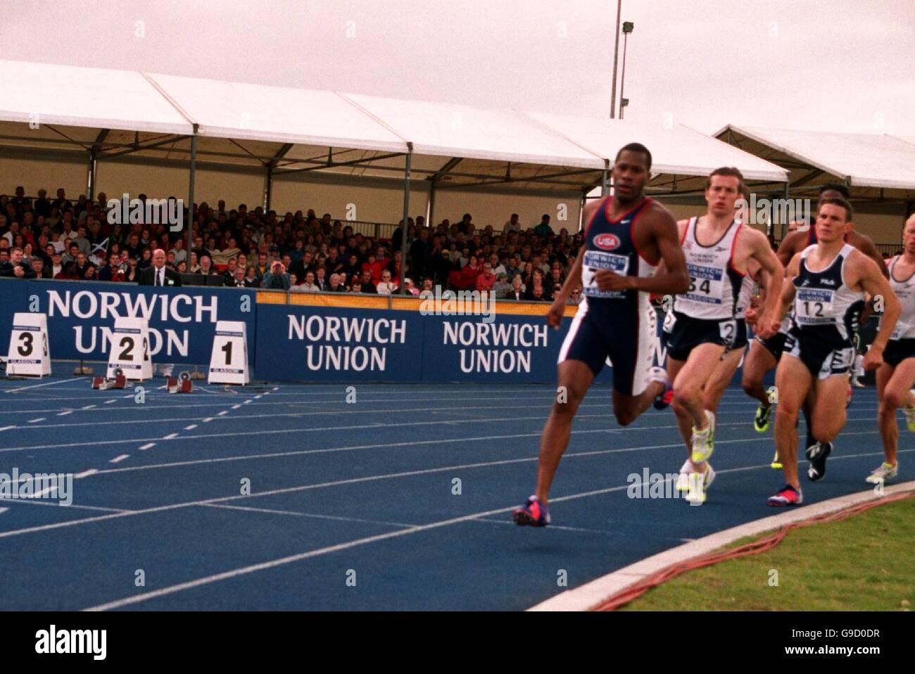 800m runners hi-res stock photography and images - Alamy