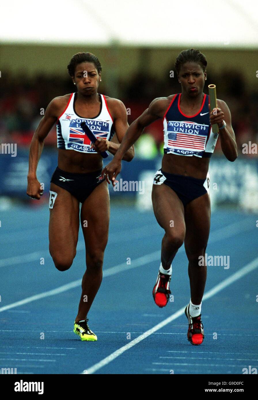 Great Britain's Joice Maduaka (l) and USA's Torri Edwards (r) fight it ...