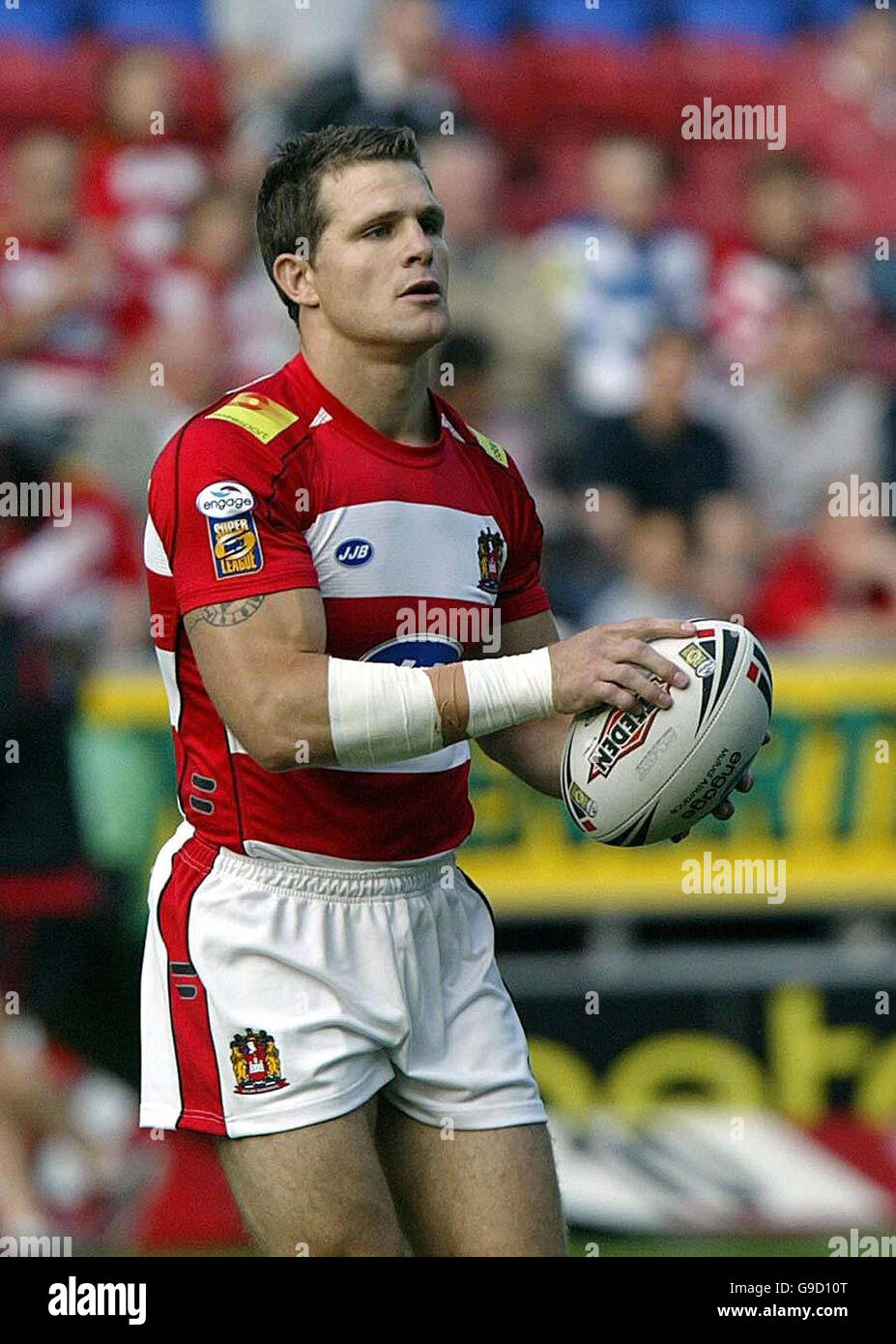 Rugby League - Wigan v Warrington - JJB Stadium. Wigan's Stuart Fielden ...