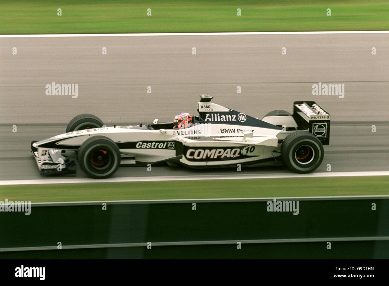 Action side view aerial f1 hi-res stock photography and images - Alamy