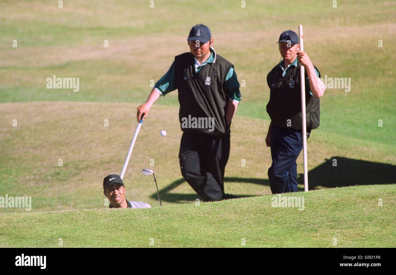 Greenkeepers spectators groundsmen workers plebs head arty hi-res stock ...