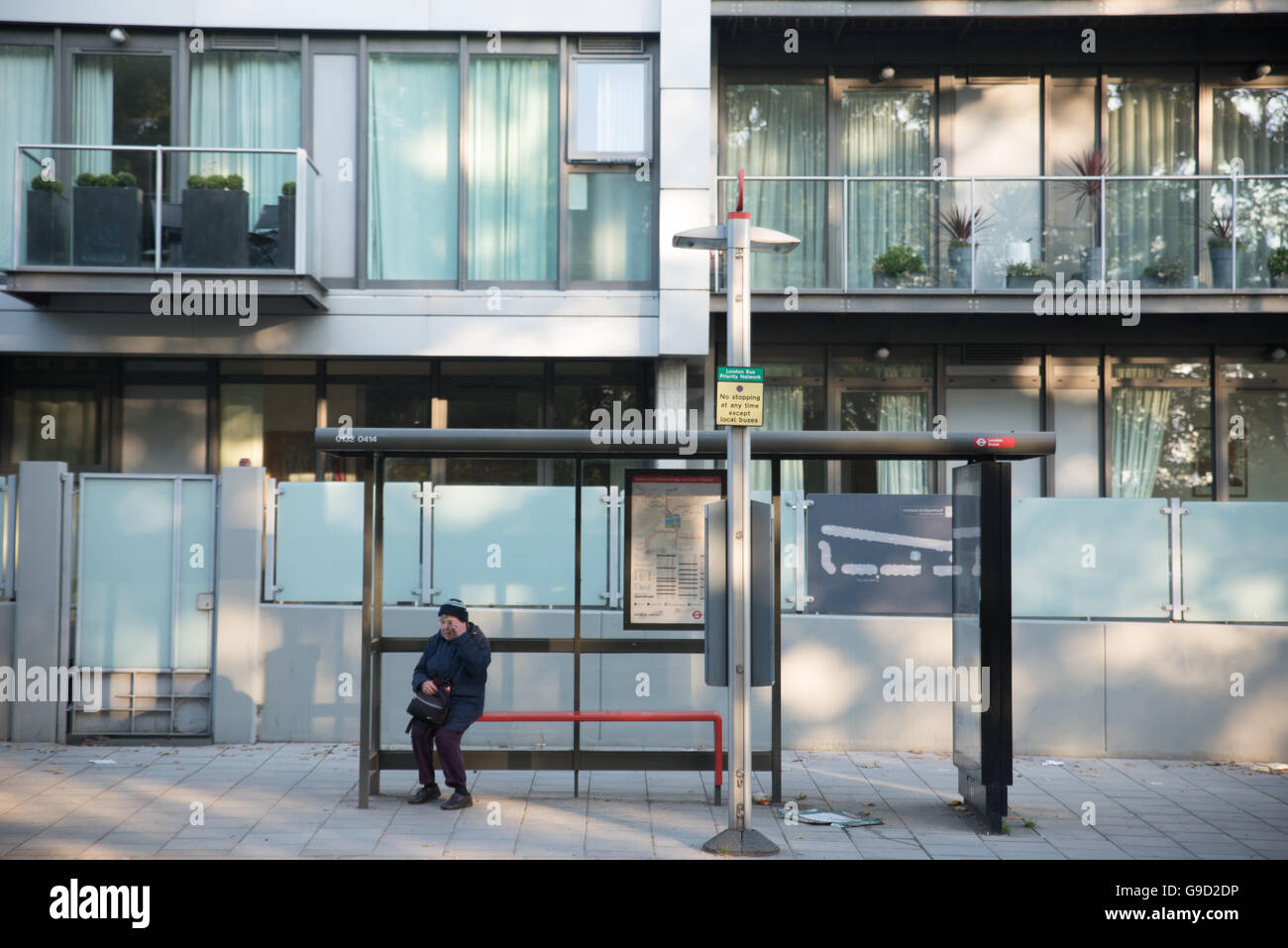 Woman Bus station Stock Photo - Alamy