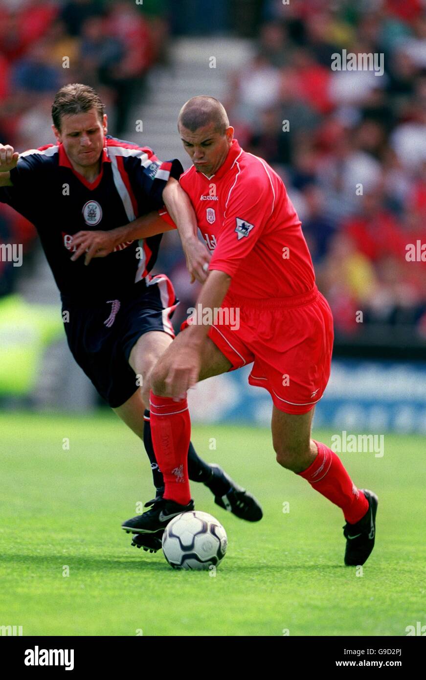 Liverpool's Dominic Matteo (r) holds off Stoke City's Stefan Thordarson ...
