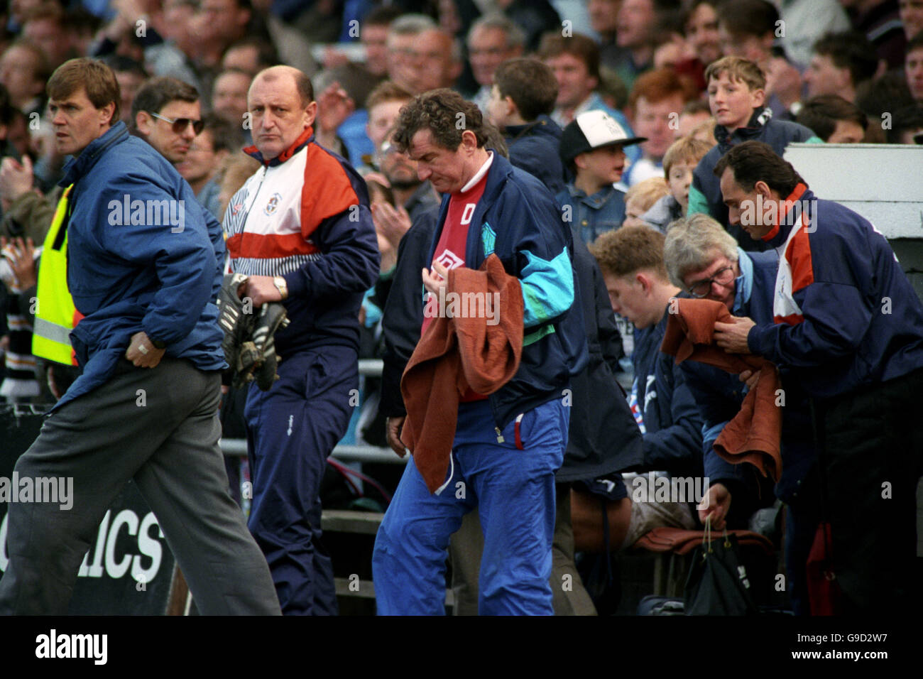 LUTON MANAGER DAVID PLEAT (c) AND COACH COLIN MURPHY (C L) LEAVE THE ...