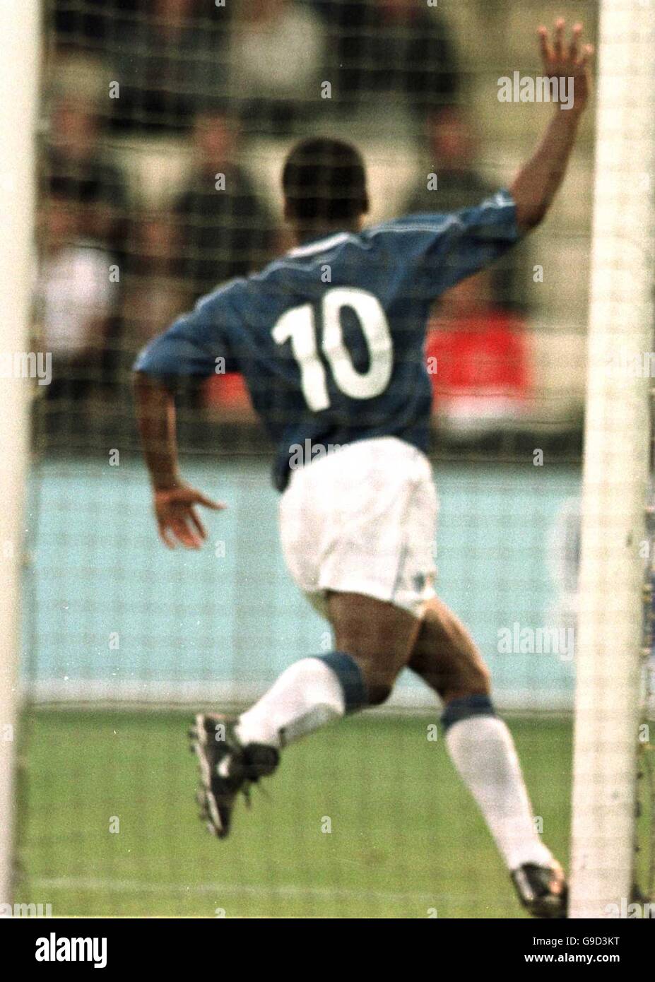 Rod wallace celebrates after scoring rangers second goal hi-res stock ...