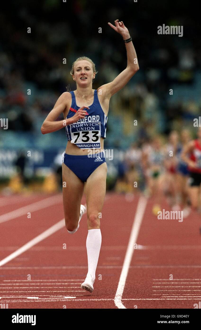 Paula radcliffe wins the womens 5000 metres hi-res stock photography ...