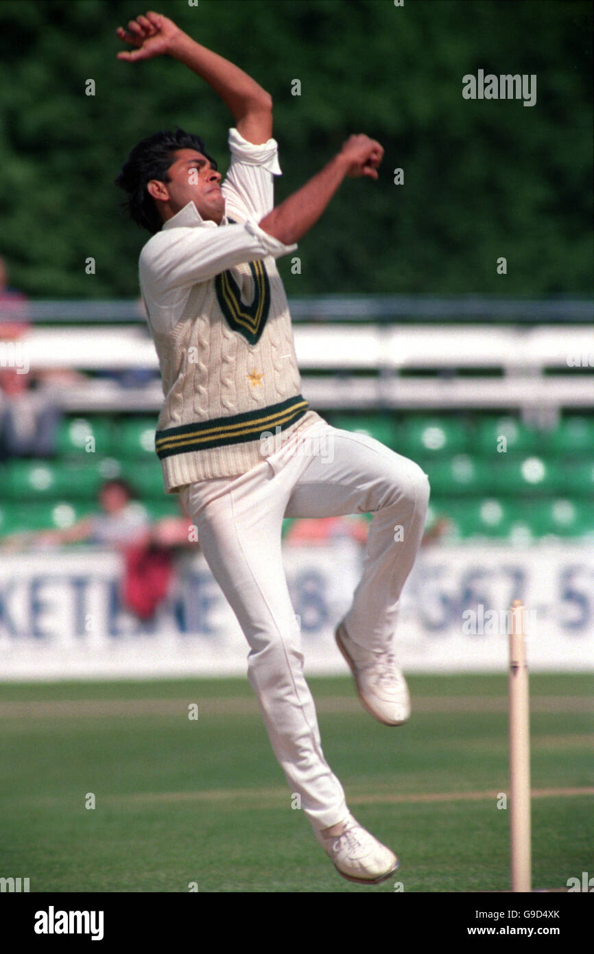 CRICKET. AQIB JAVED PAKISTAN Stock Photo - Alamy CRICKET. AQIB JAVED PAKISTAN Stock Photo - Alamy