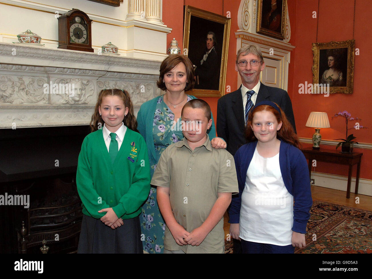 Cherie blair meets from left coron dillon hi-res stock photography and ...