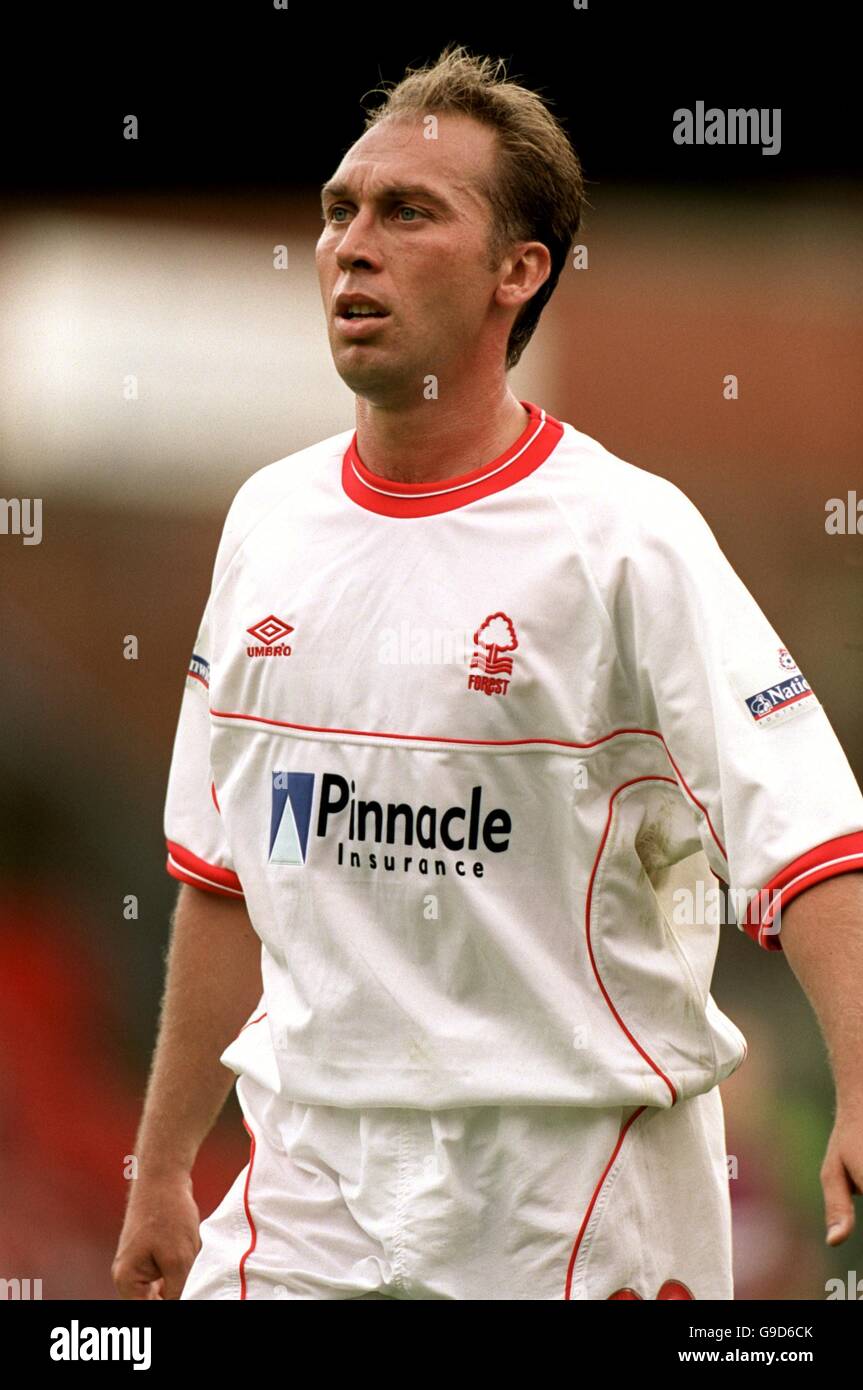 David platt nottingham forest player hi-res stock photography and ...