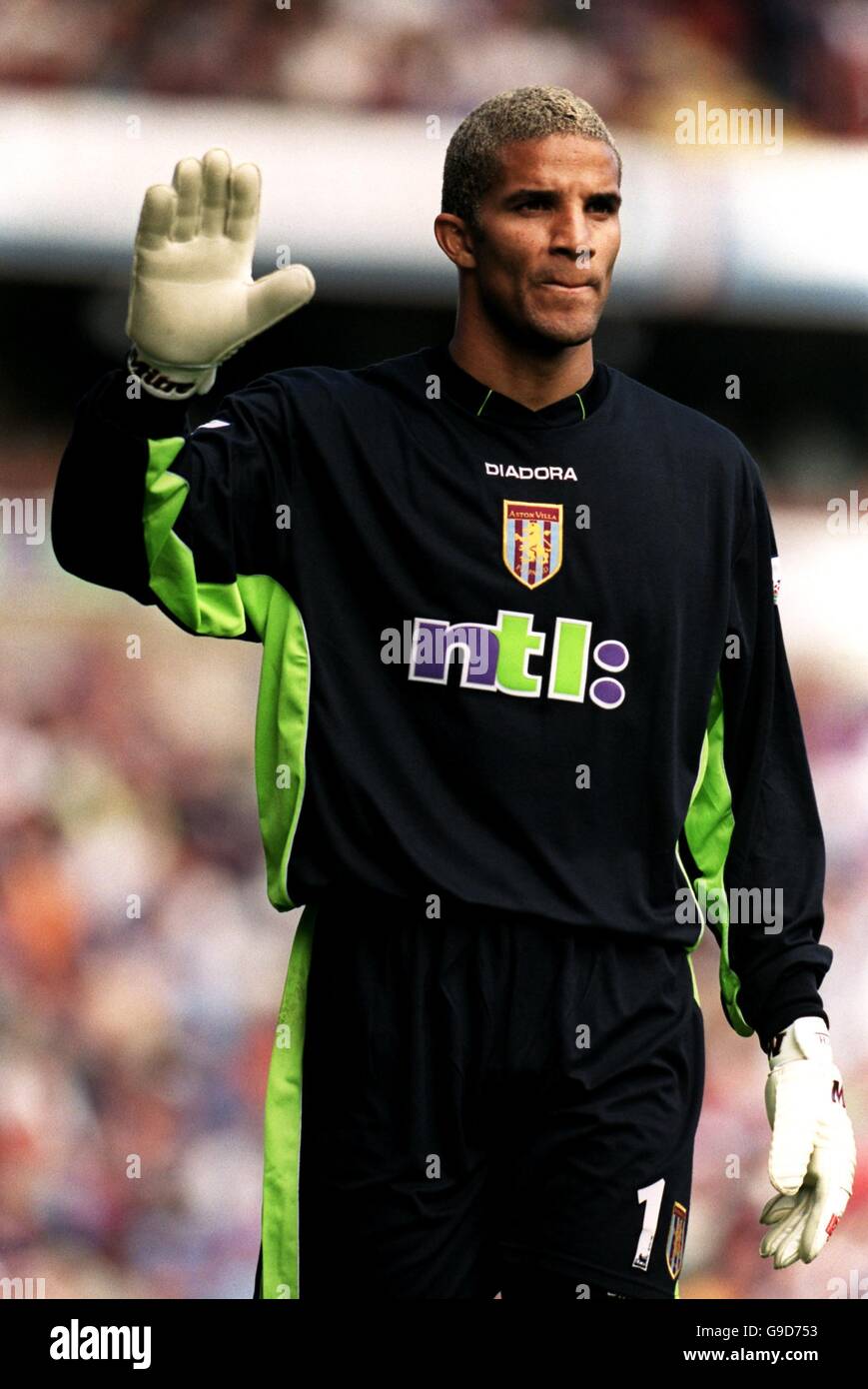 Aston villa goalkeeper david james hi-res stock photography and images ...