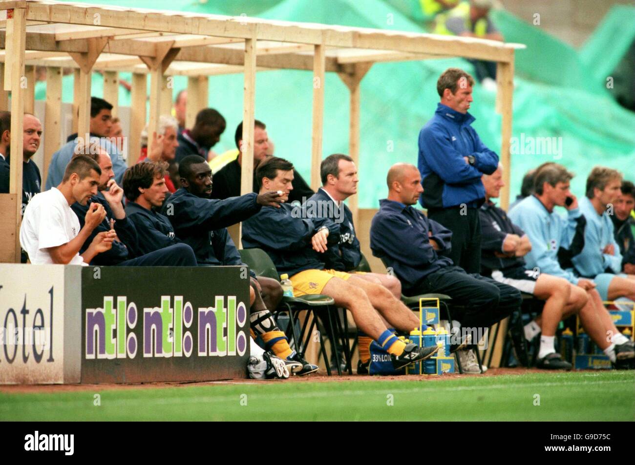 The chelsea bench watch the action hi-res stock photography and images ...