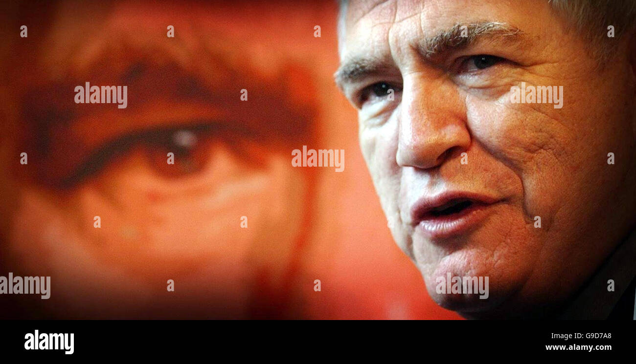 Brian cox actor and portrait hi-res stock photography and images - Alamy